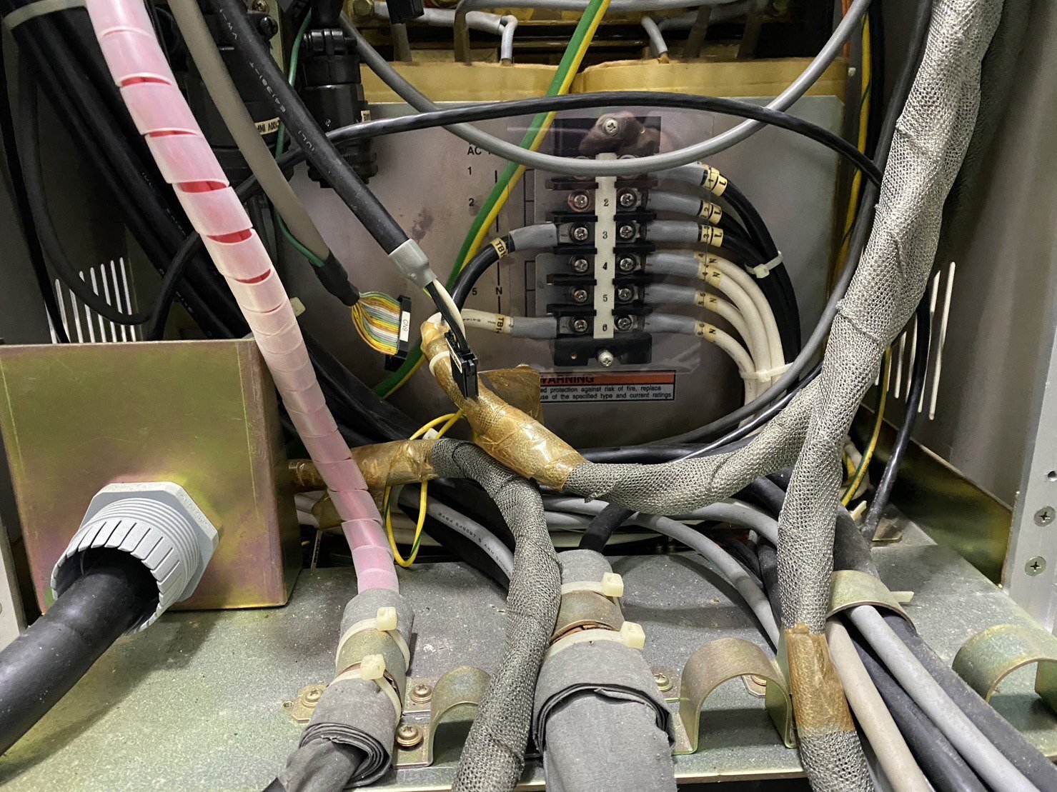 HITACHI Power supply for S-9300 SEM 판매 가격 #293700720에 사용됨 > CAE에서 구매