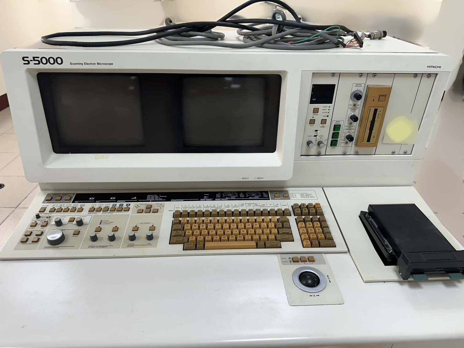 HITACHI S-5000 SEM used for sale price #293794276 > buy from CAE