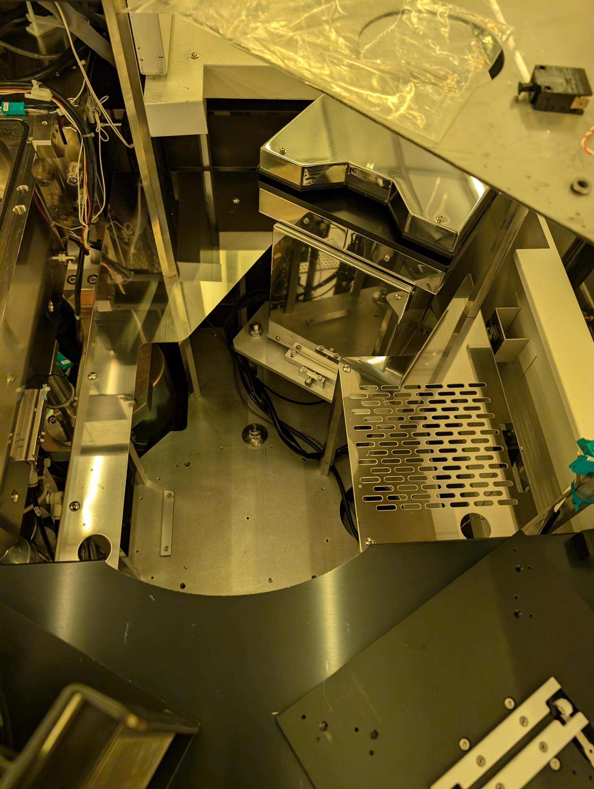 HITACHI S-8800 SEM used for sale price #293767100, 1995 > buy from CAE