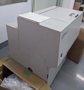 HITACHI U-4100 分光光度計 はセール価格 #293732165, 2002 で使用されています > CAE から購入