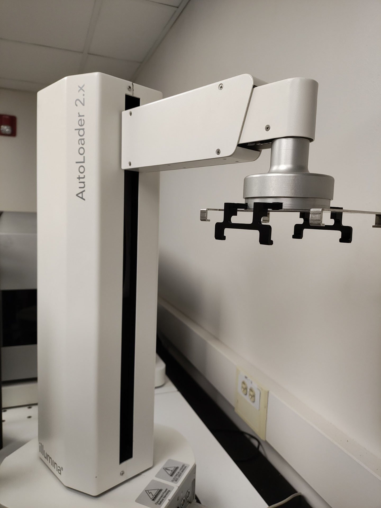 ILLUMINA iScan Lab Equipment used for sale price #293770523, 2017 > buy from CAE