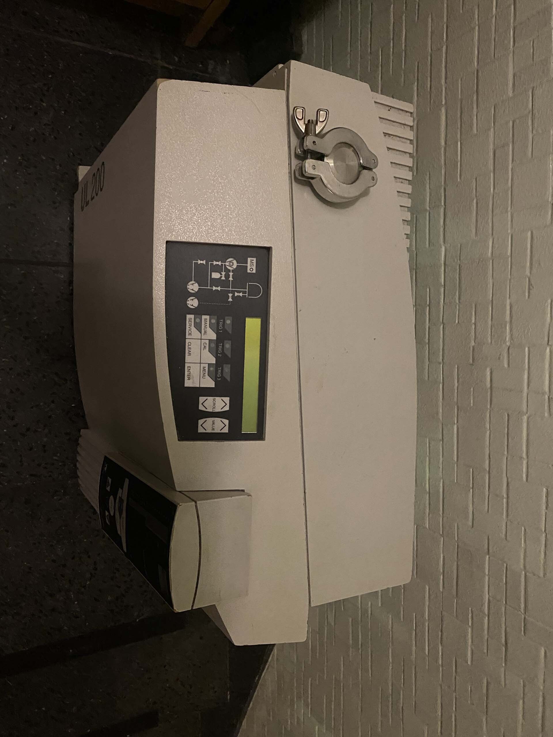 INFICON / LEYBOLD / OERLIKON UL 200 Analyzer used for sale price ...