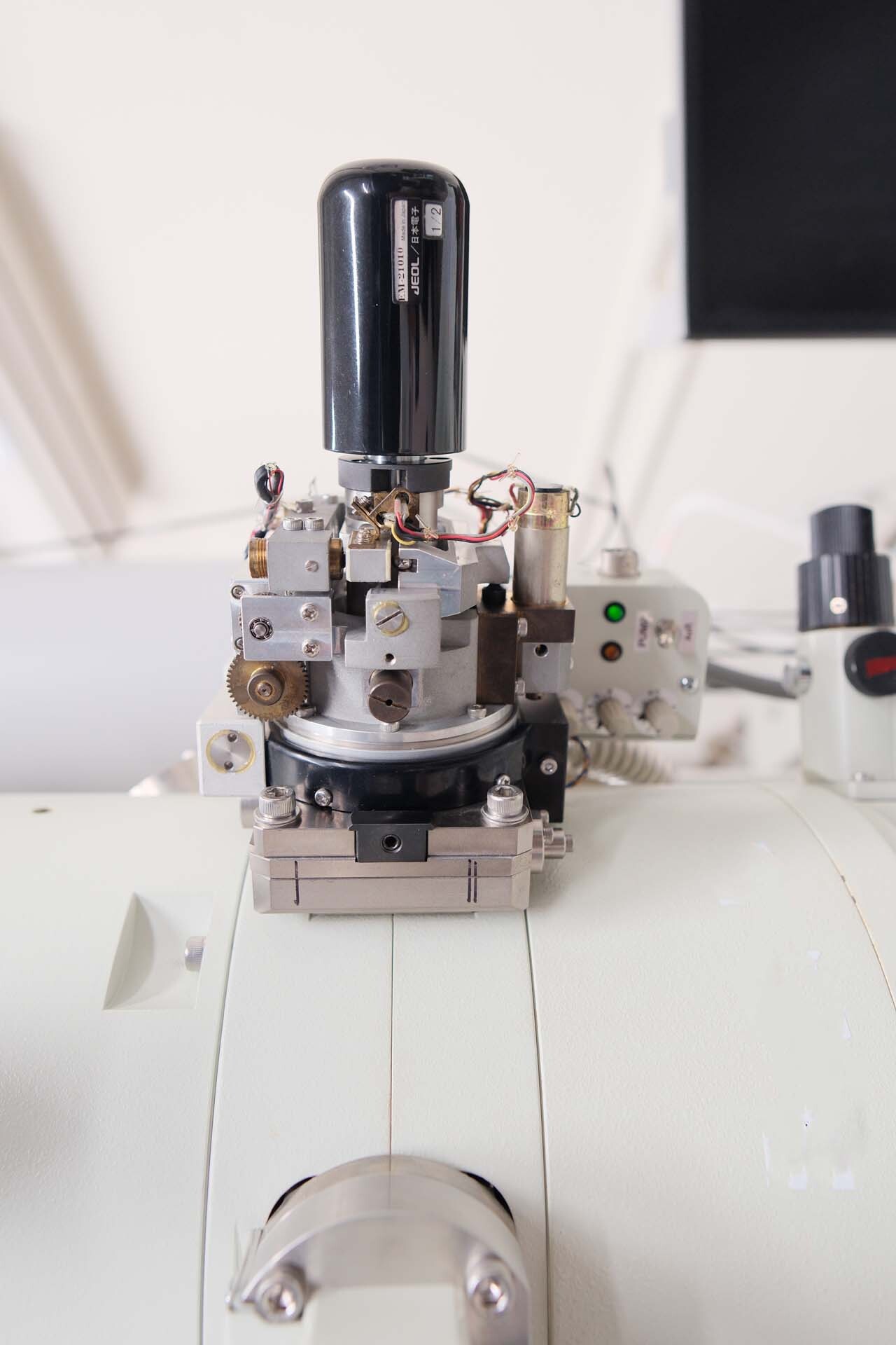 JEOL JEM 3010 SEM used for sale price #293808913 > buy from CAE