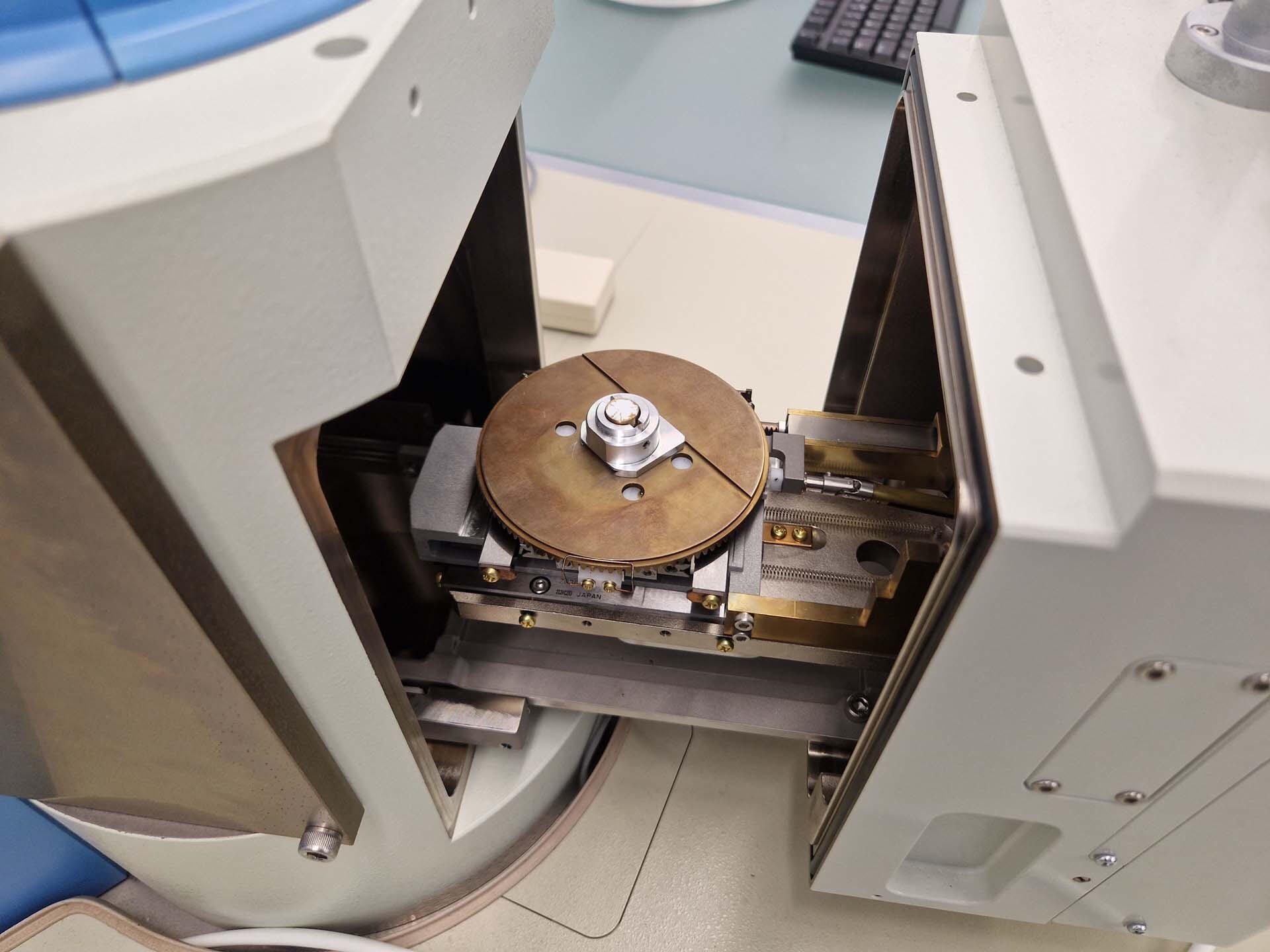 JEOL JSM 6510LV SEM Used for sale price #293661215, 2010 > buy from CAE