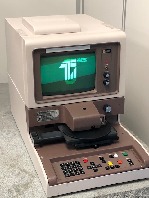 KLA / TENCOR Alpha Step 200 웨이퍼 테스터 판매 가격 #9292369, 1989에 사용됨 > CAE에서 구매