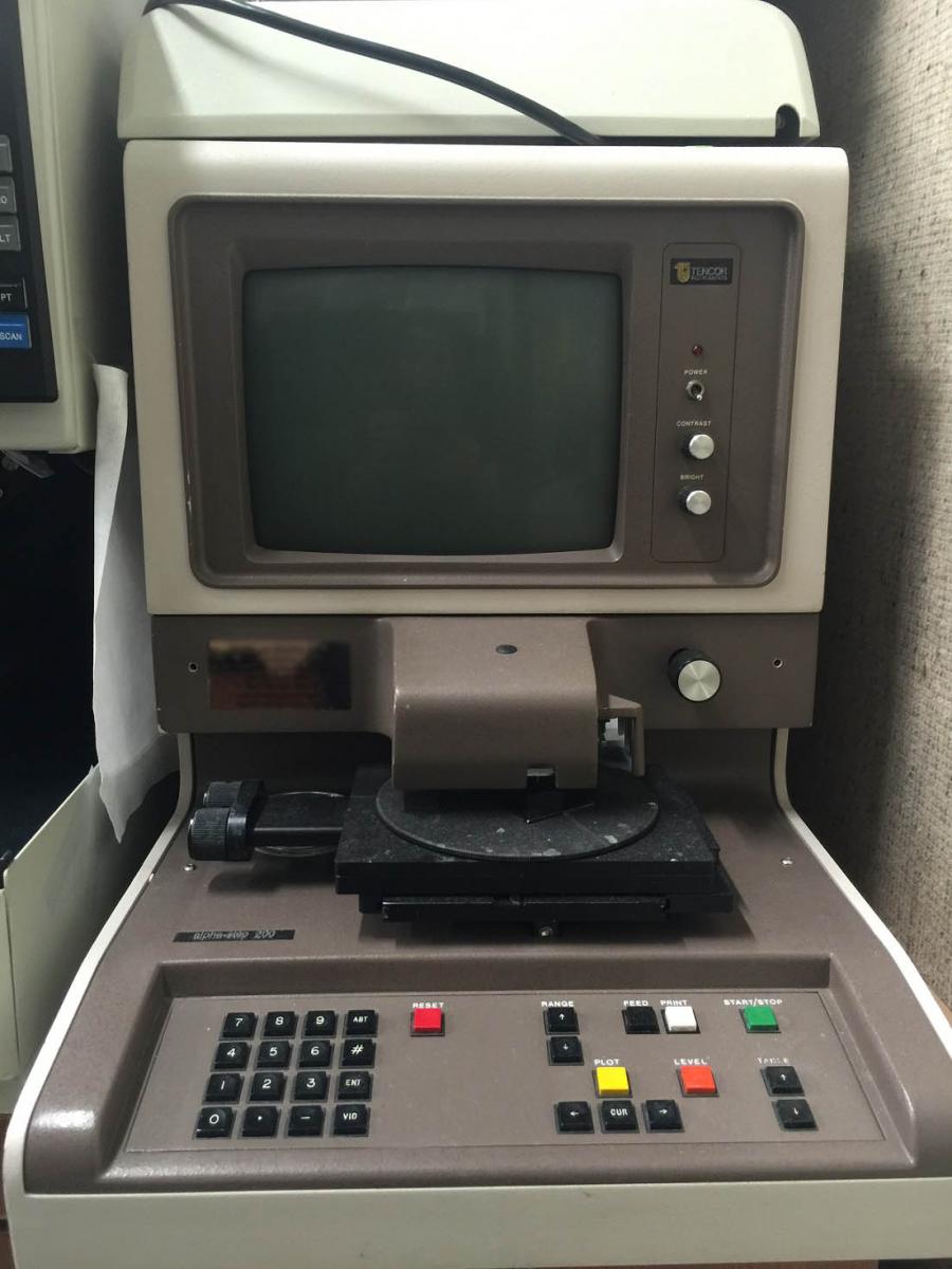 KLA / TENCOR Alpha Step 200 웨이퍼 테스터 판매 가격 #9166103에 사용됨 > CAE에서 구매