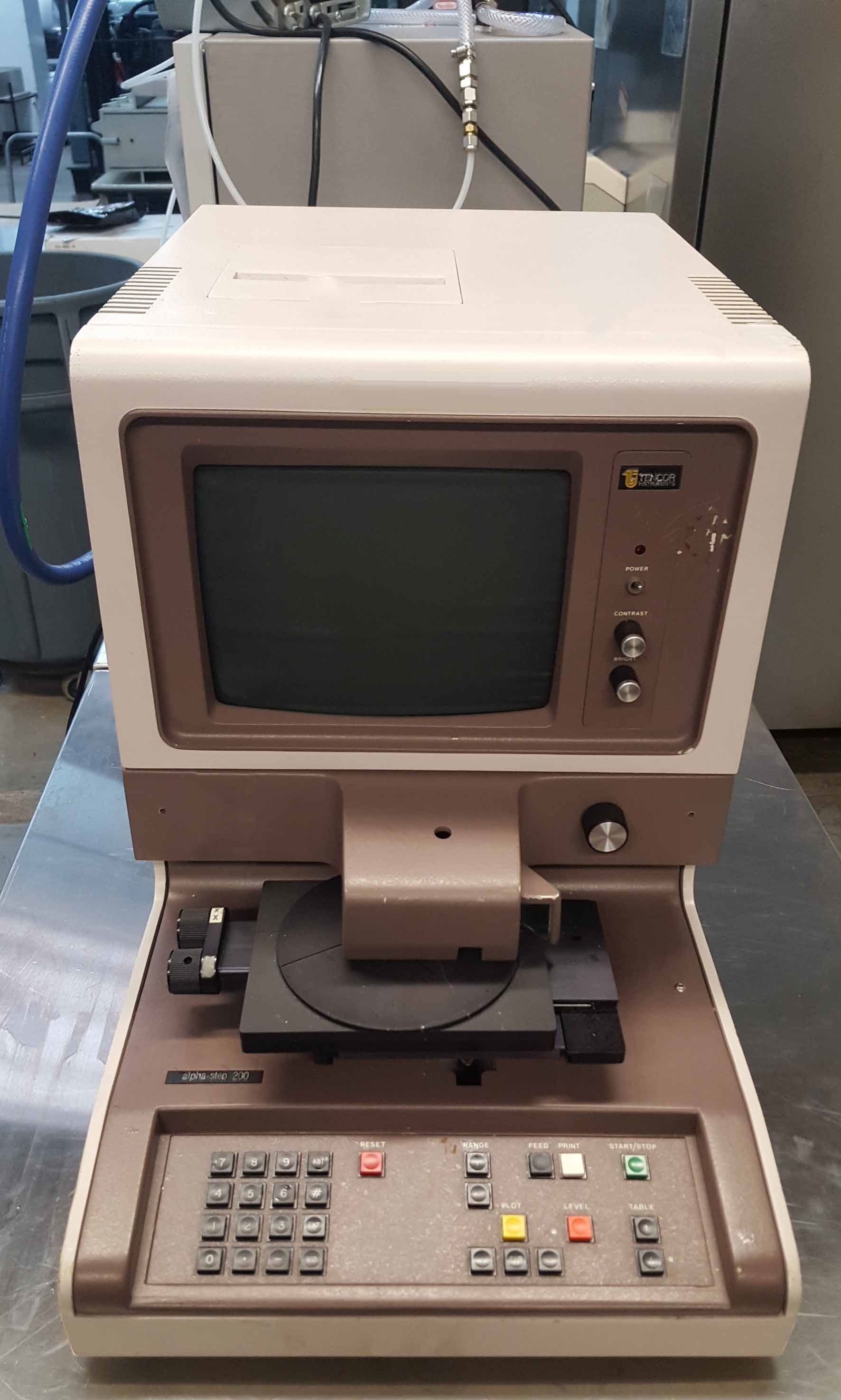 KLA / TENCOR Alpha Step 200 웨이퍼 테스터 판매 가격 #9223157에 사용됨 > CAE에서 구매