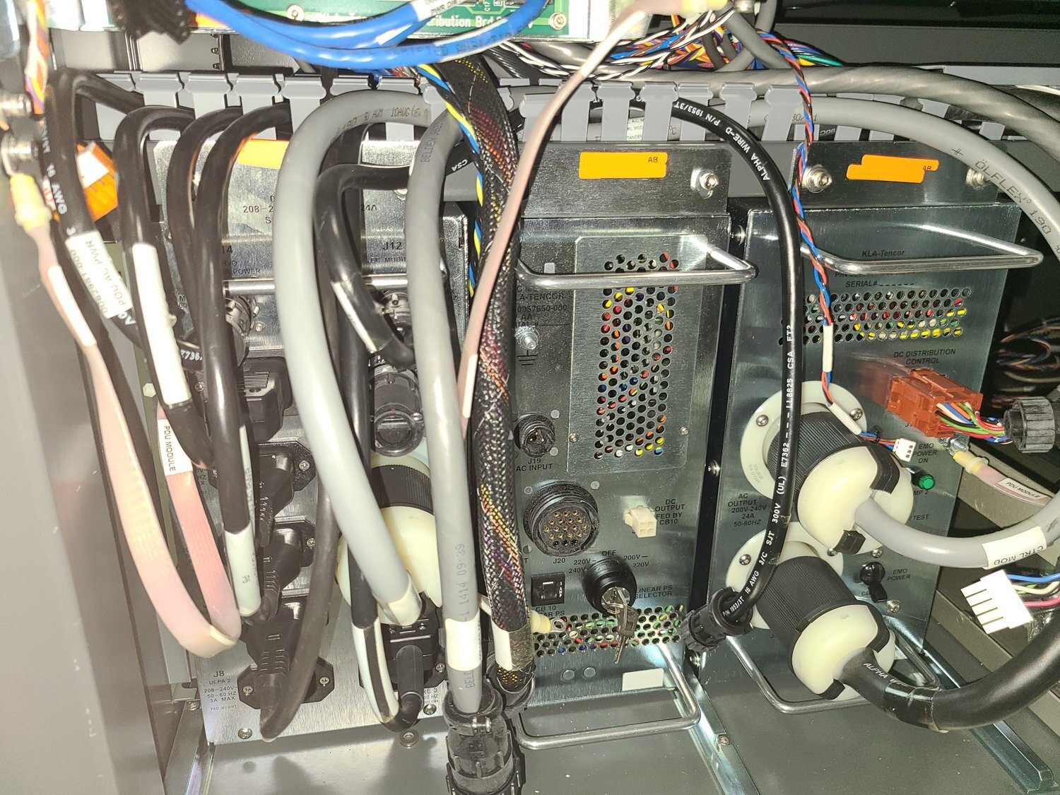 KLA / TENCOR Surfscan SP2 已使用的 待售 價格 #9260809, 2004 > 買 從 CAE