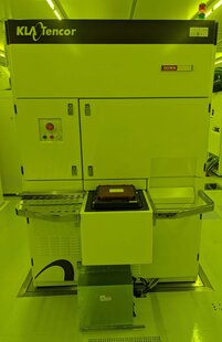 KLA / TENCOR SL526 Mask & Wafer Inspector used for sale price #9386126 ...