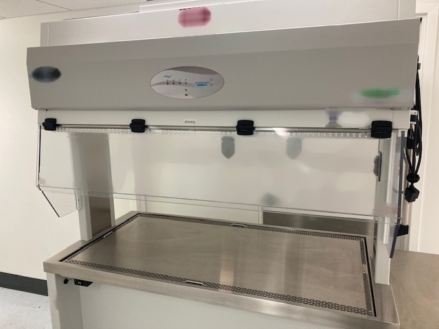 VIVARIUM Cage changing station Laminar Flow And Fume Hood used for sale ...