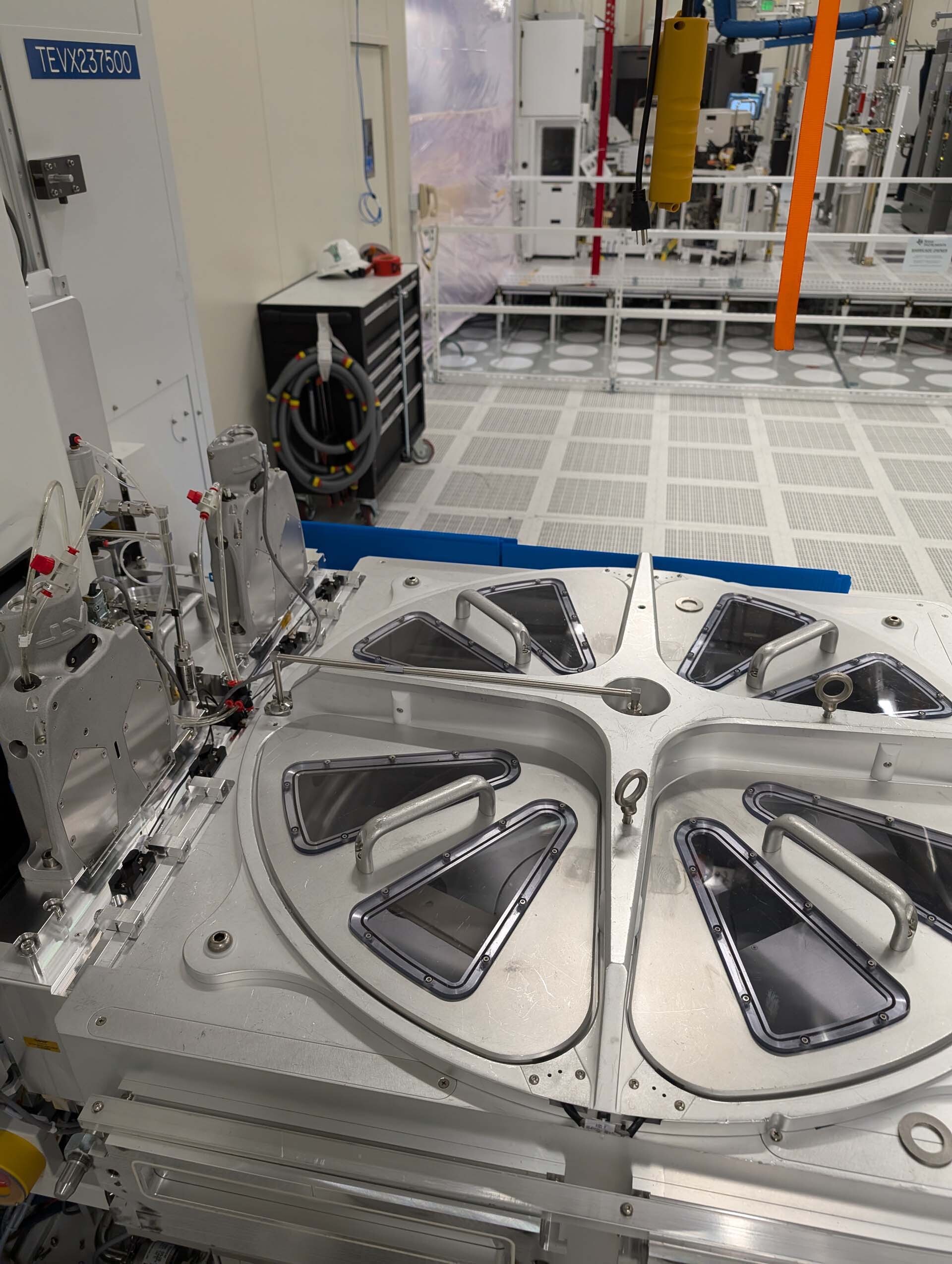 LAM RESEARCH / NOVELLUS Vector Extreme Etcher / Asher used for sale ...