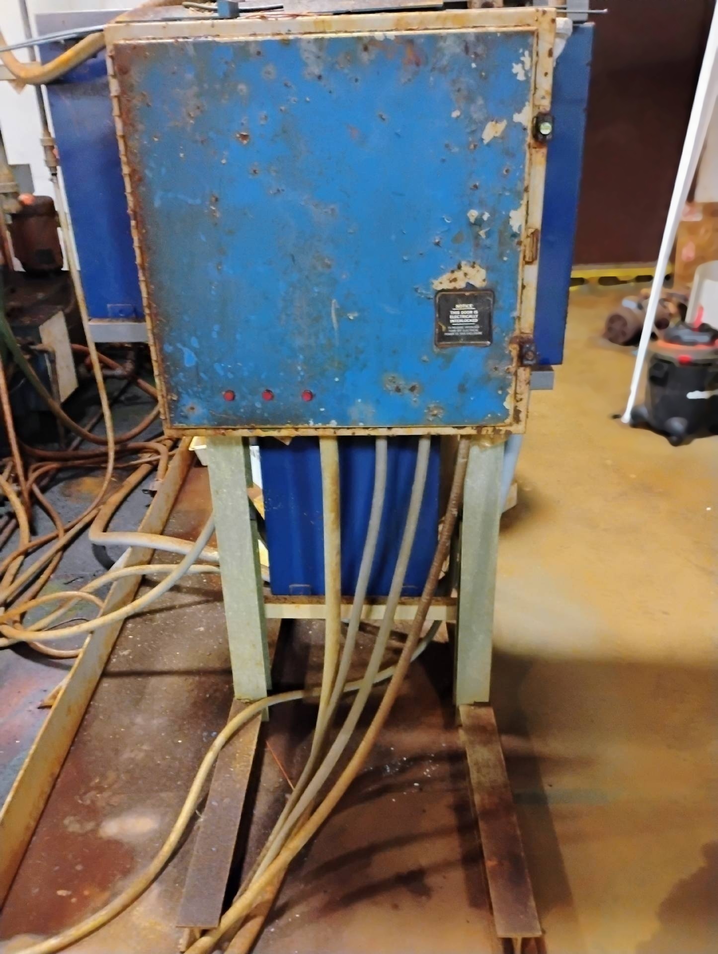 LAM RESEARCH / TALUS Metal etcher Etcher / Asher used for sale price ...