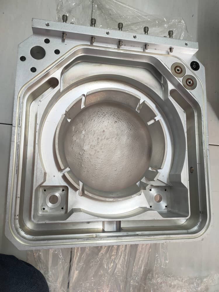 AMAT / APPLIED MATERIALS Lower chamber for P5000 부속 판매 가격 #9396109에 사용됨 ...
