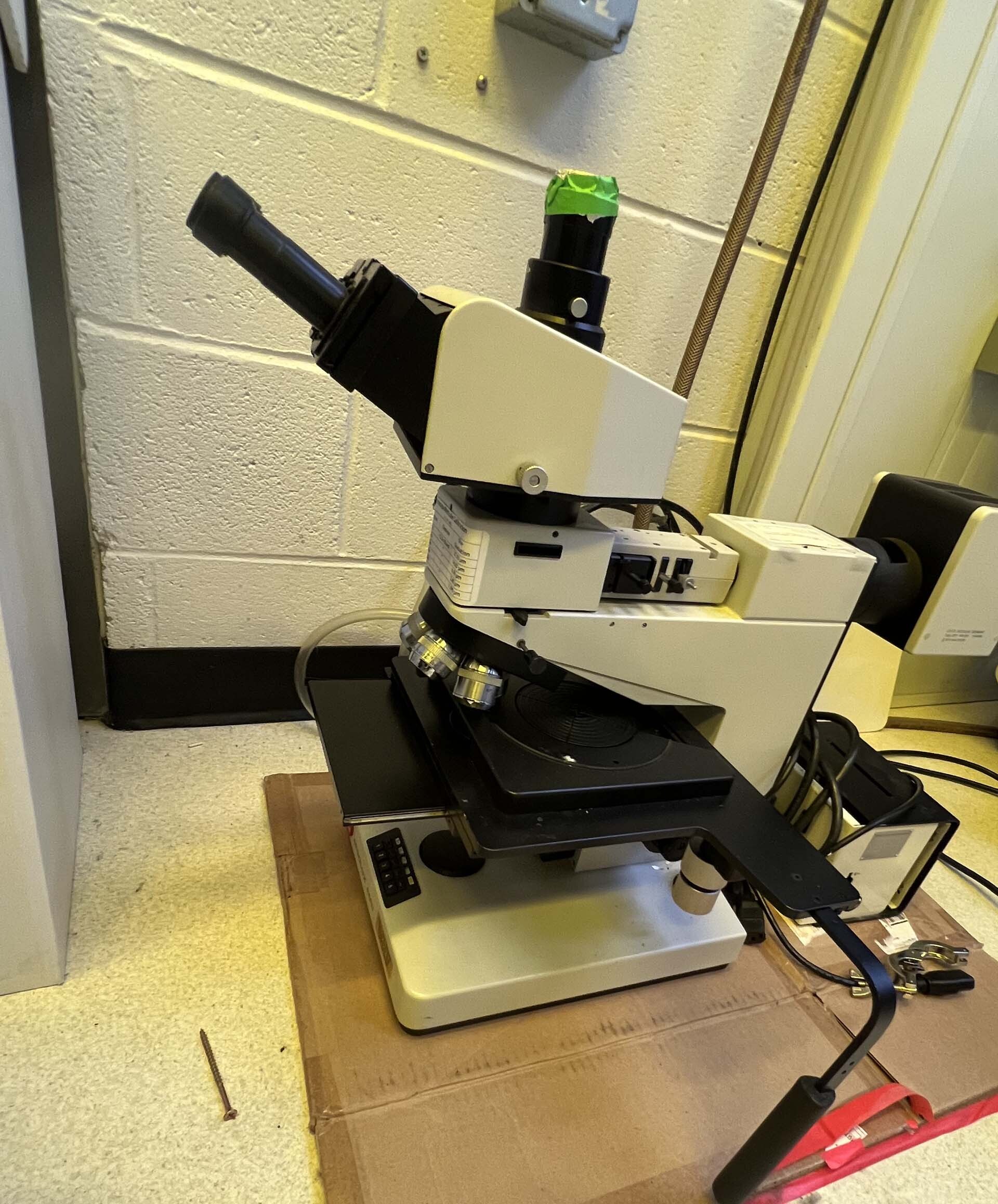 LEITZ / LEICA Ergolux AMC Microscope used for sale price #293800248 ...