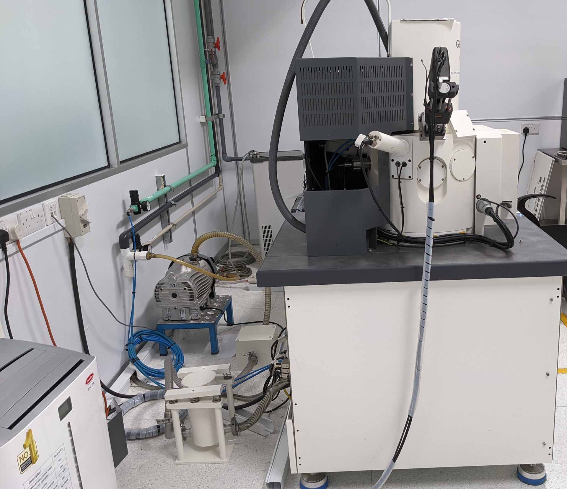 LEO / ZEISS Supra 40 SEM 用 待售的 價格 #293631669 > 購買 from CAE