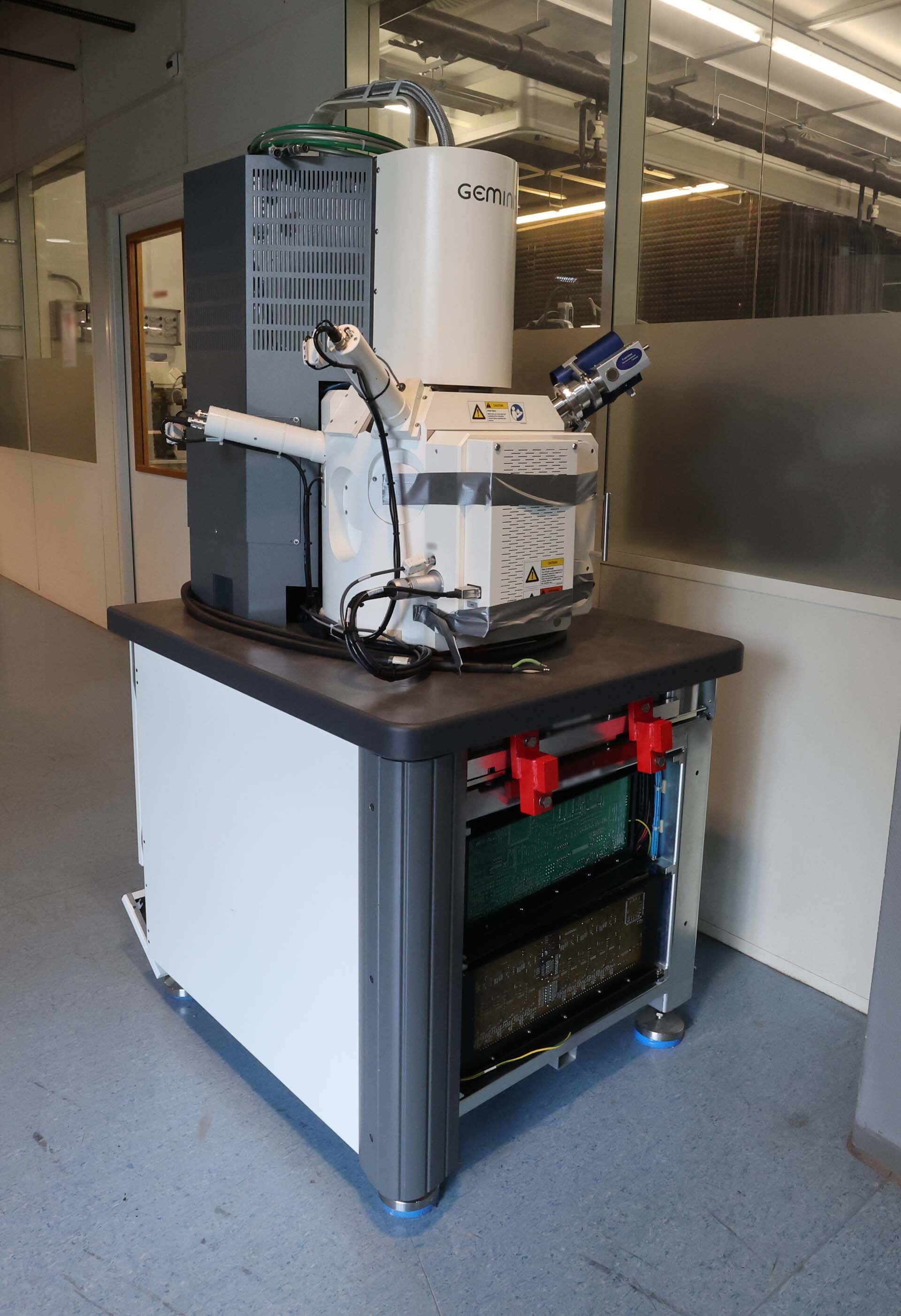 LEO / ZEISS Supra 55-VP SEM used for sale price #293794993, 2011 > buy ...