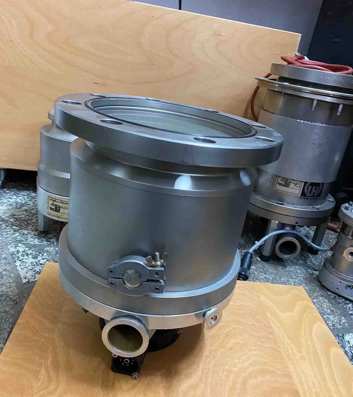 LEYBOLD HERAEUS TurboVac 1000C 펌프 판매 가격 #293673462에 사용됨 > CAE에서 구매