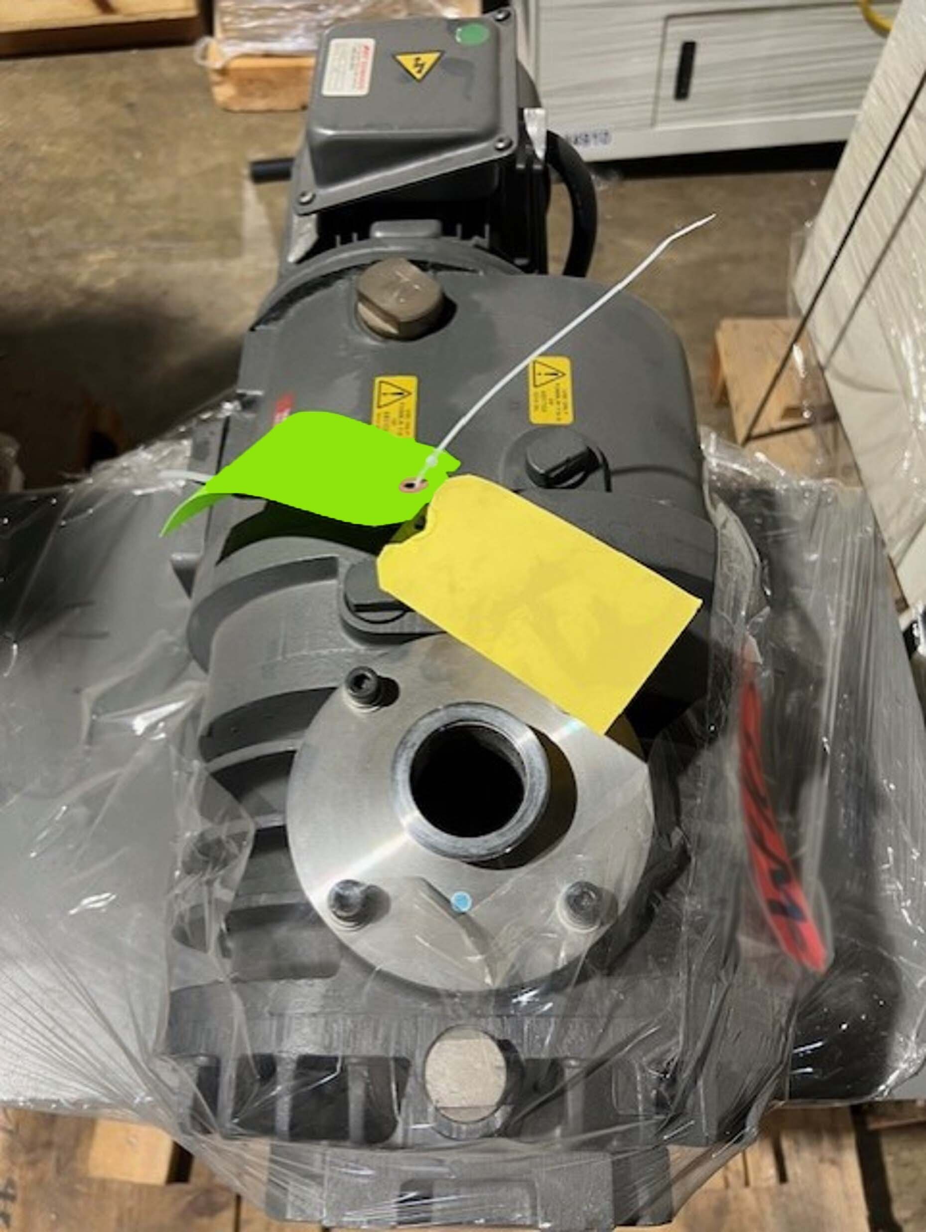 LEYBOLD HERAEUS D40B Pump used for sale price #293766247 > buy from CAE