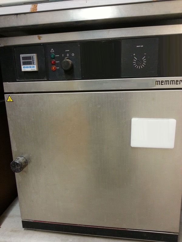 MEMMERT UE 400 오븐 / 용광로 판매 가격 #9055340에 사용됨 > CAE에서 구매