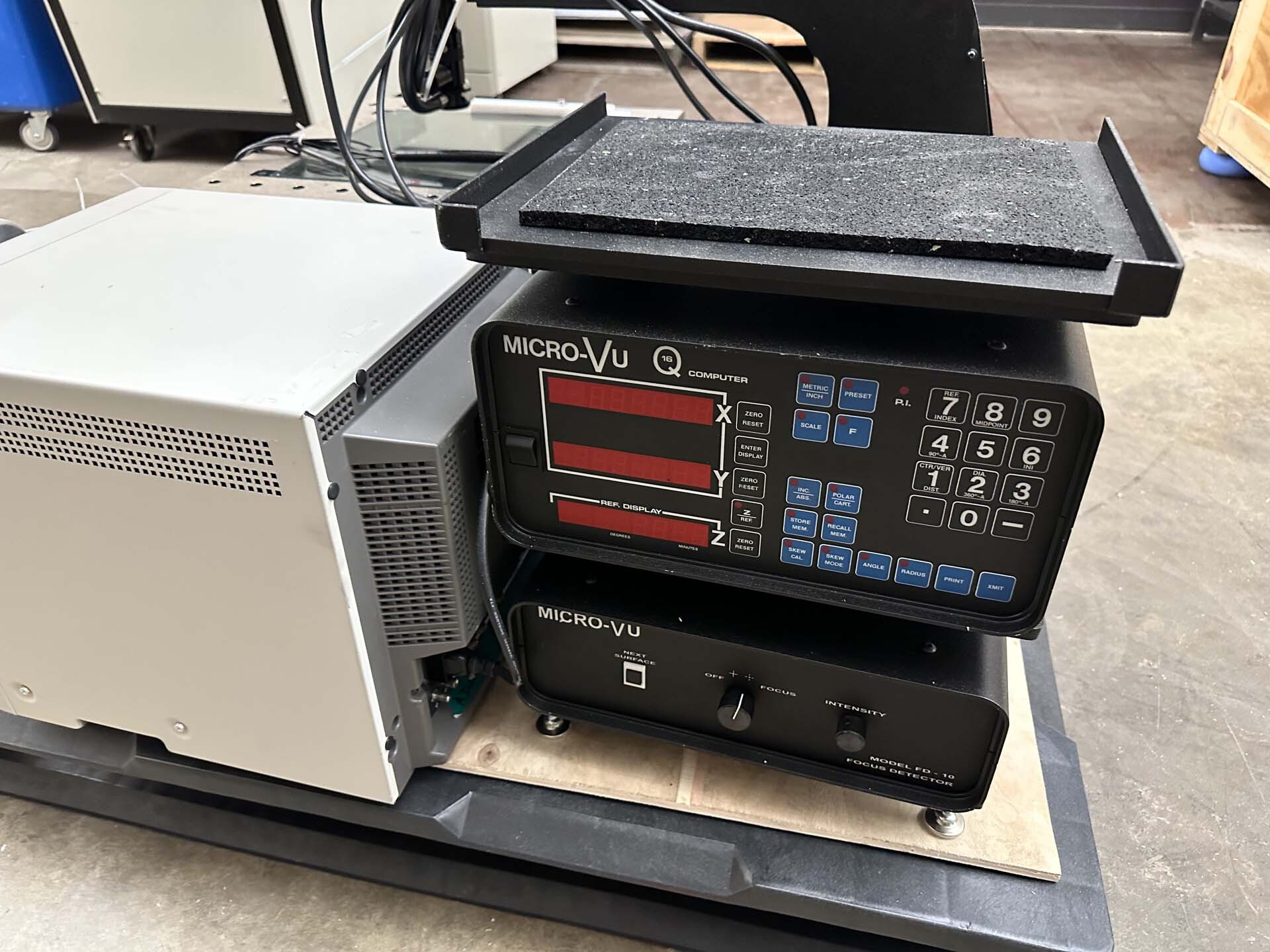 MICRO VU M302 光學測定投影機 用於銷售價格 #293769544, 1996 > 從 CAE 購買