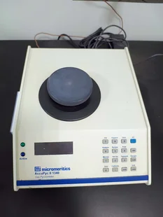 MICROMERITICS AccuPyc 10-cc Lab Equipment used for sale price ...