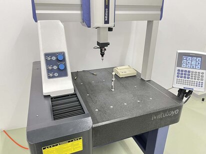 MITUTOYO Crysta-Plus M443 Optical Comparator used for sale price ...