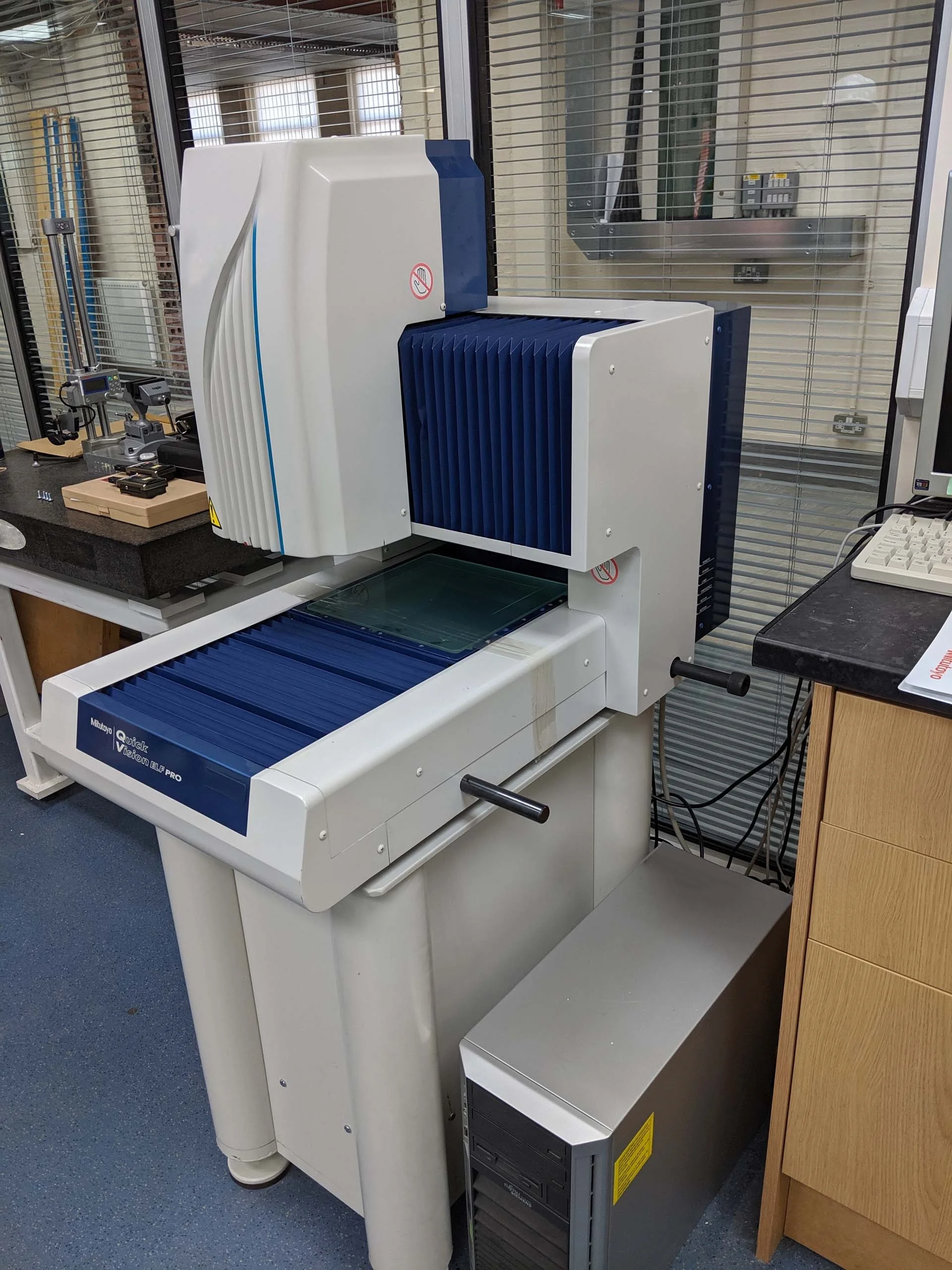 MITUTOYO Quick Vision ELF PRO 顕微鏡 はセール価格 #9253119 で使用されています > CAE から購入