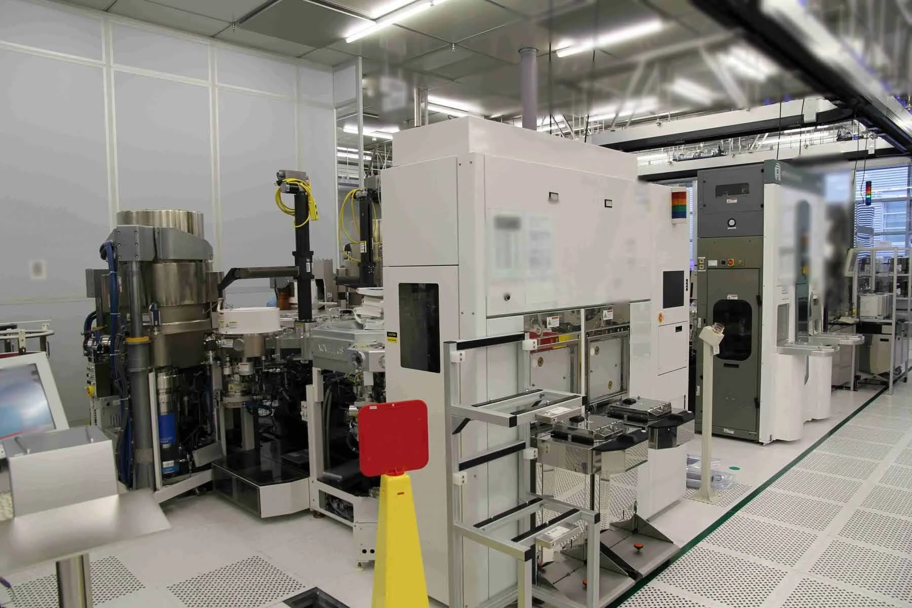 NOVELLUS Concept 3 Inova Reactor used for sale price #293638672, 2000 ...