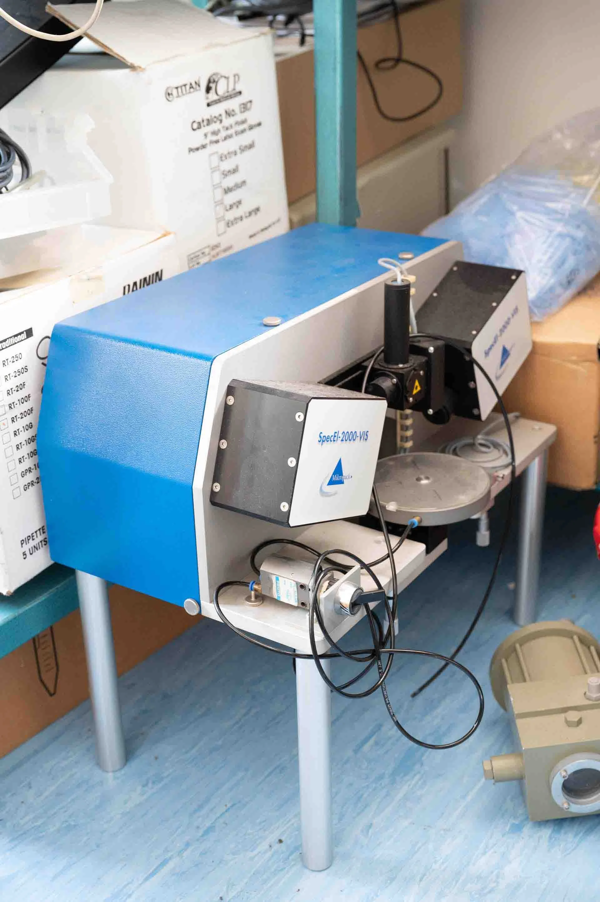 OCEAN OPTICS / MIKROPACK SpecEL-2000-VIS Spectrometer used for sale ...