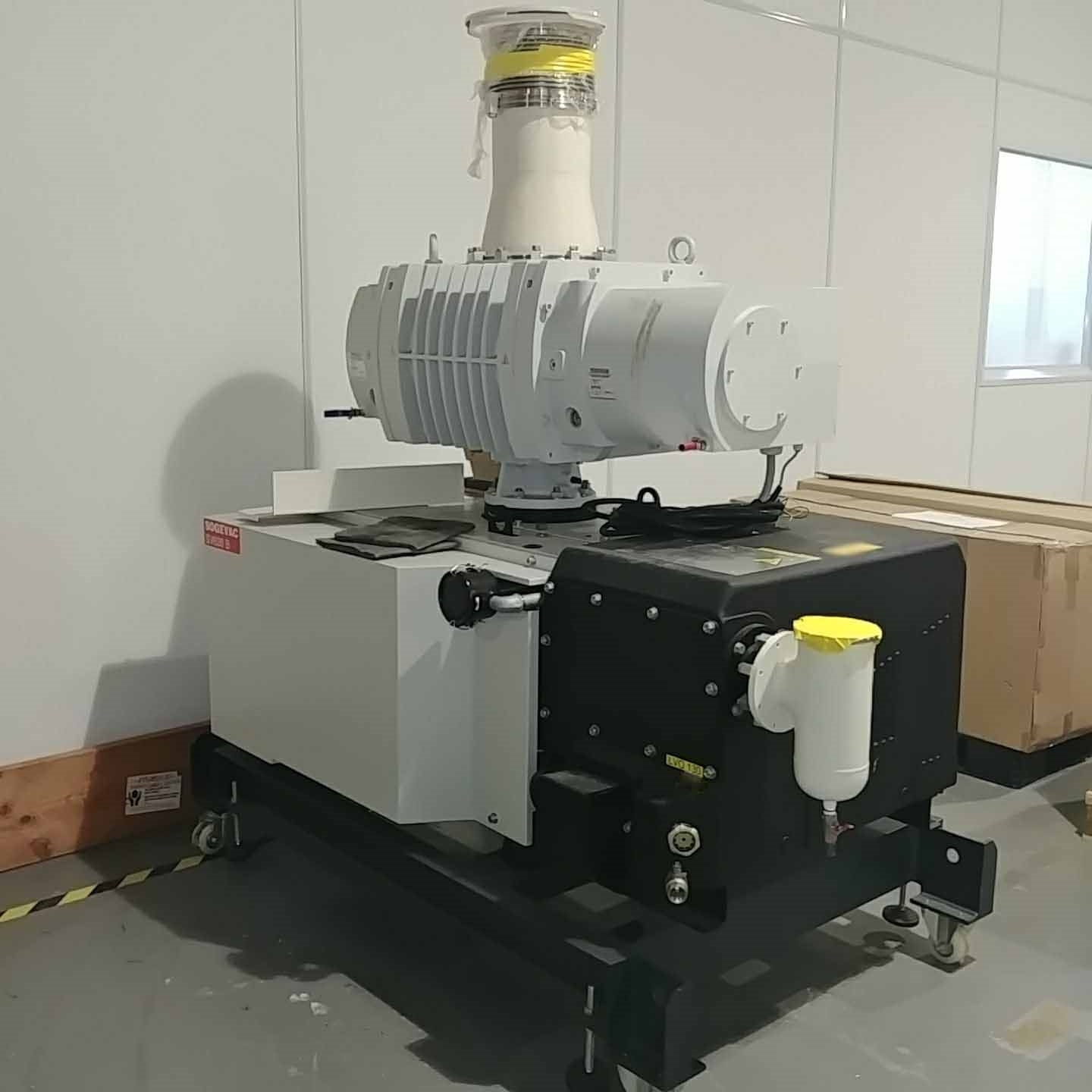 OERLIKON / LEYBOLD RUVAC WHU 4400 Pump used for sale price #9212456 ...