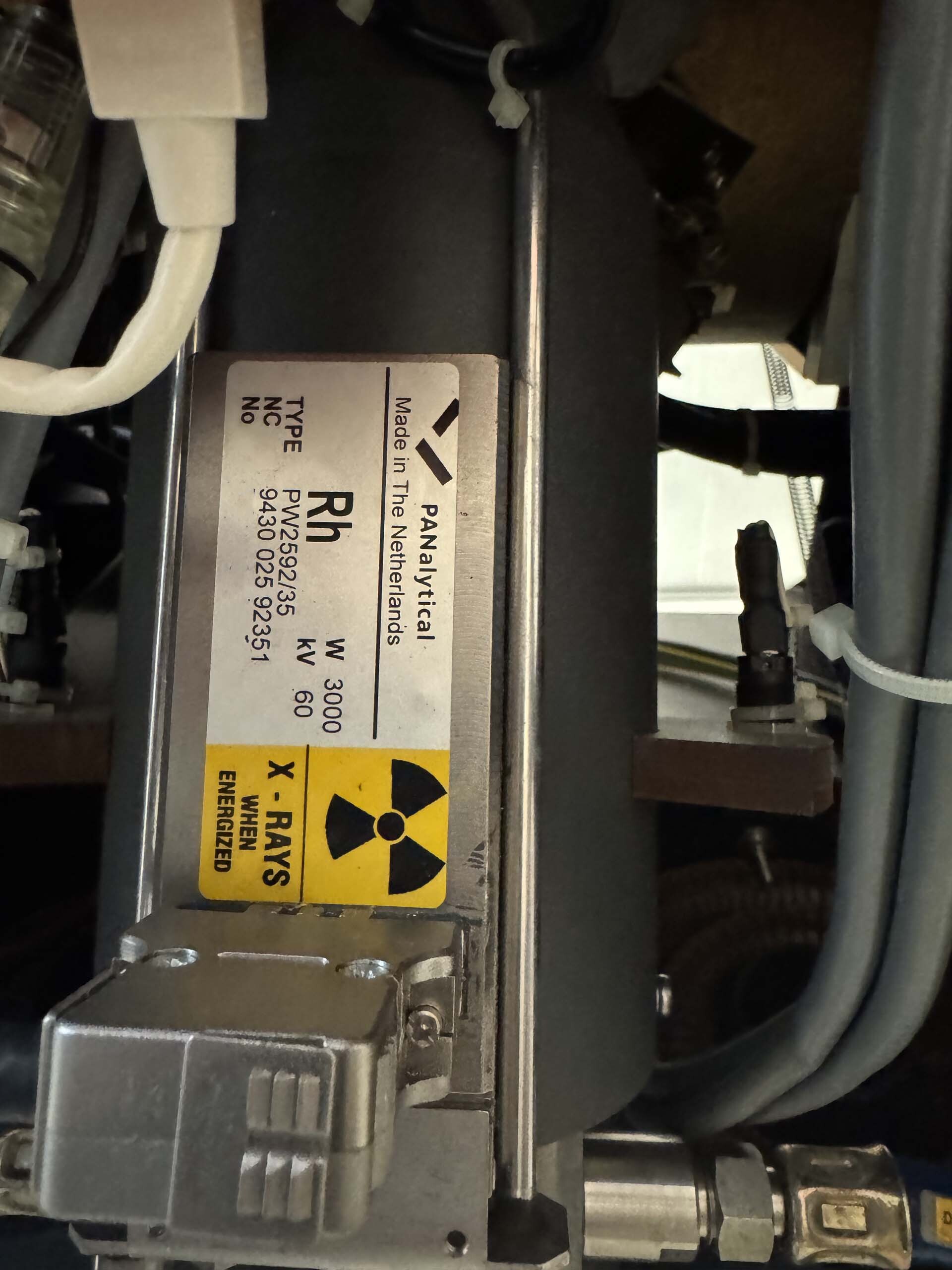 PANALYTICAL Axios Spectrometer used for sale price #293798323, 2006 ...