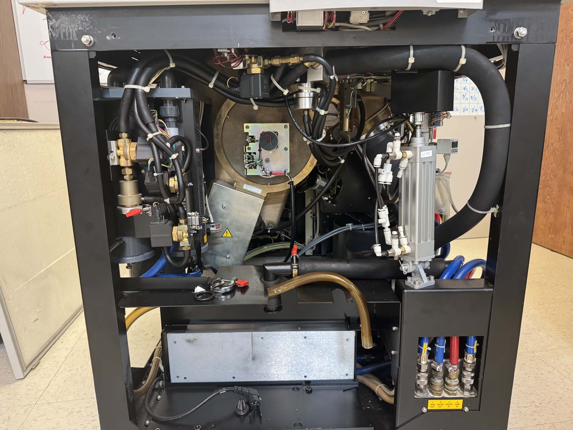 PANALYTICAL Axios Spectrometer used for sale price #293798323, 2006 ...