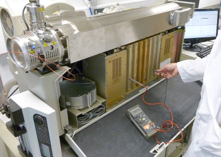 APPLIED BIOSYSTEMS / ABI / MDS SCIEX API 4000 Spectrometer used for ...