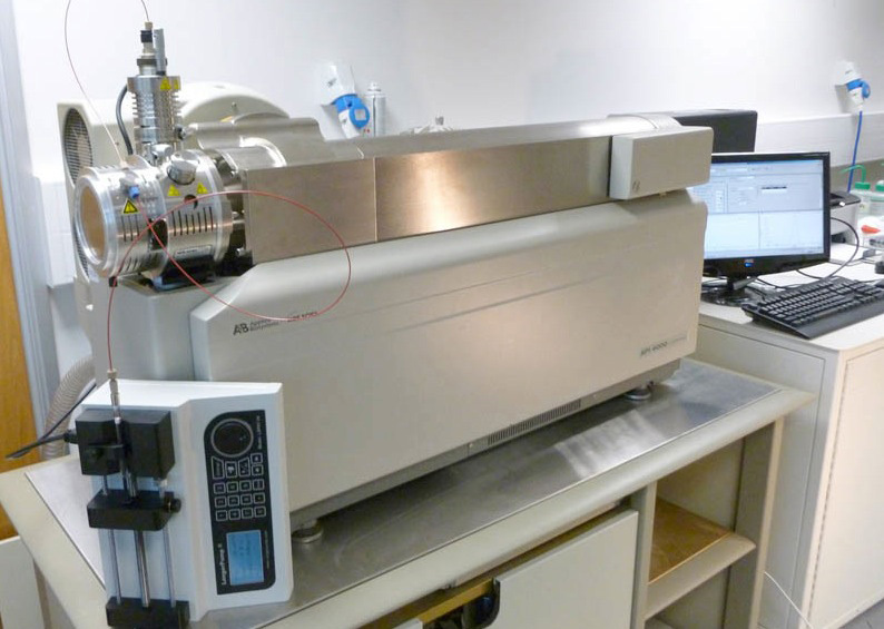 APPLIED BIOSYSTEMS / ABI / MDS SCIEX API 4000 Spectrometer used for ...