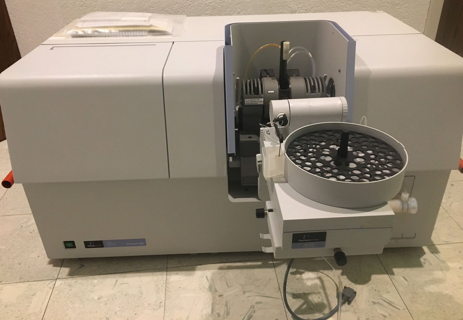 PERKIN ELMER AAnalyst 600 Spectrophotometer used for sale price ...