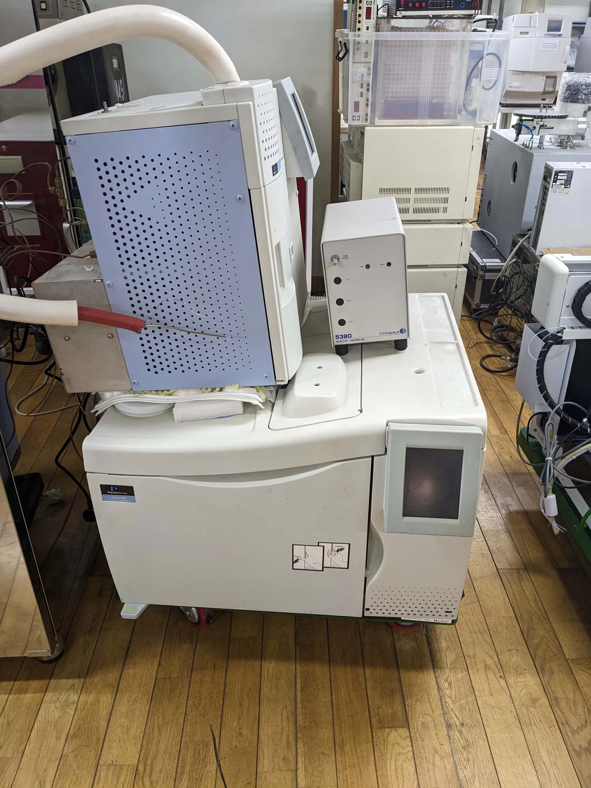 PERKIN ELMER Clarus 680 Spectrophotometer used for sale price ...