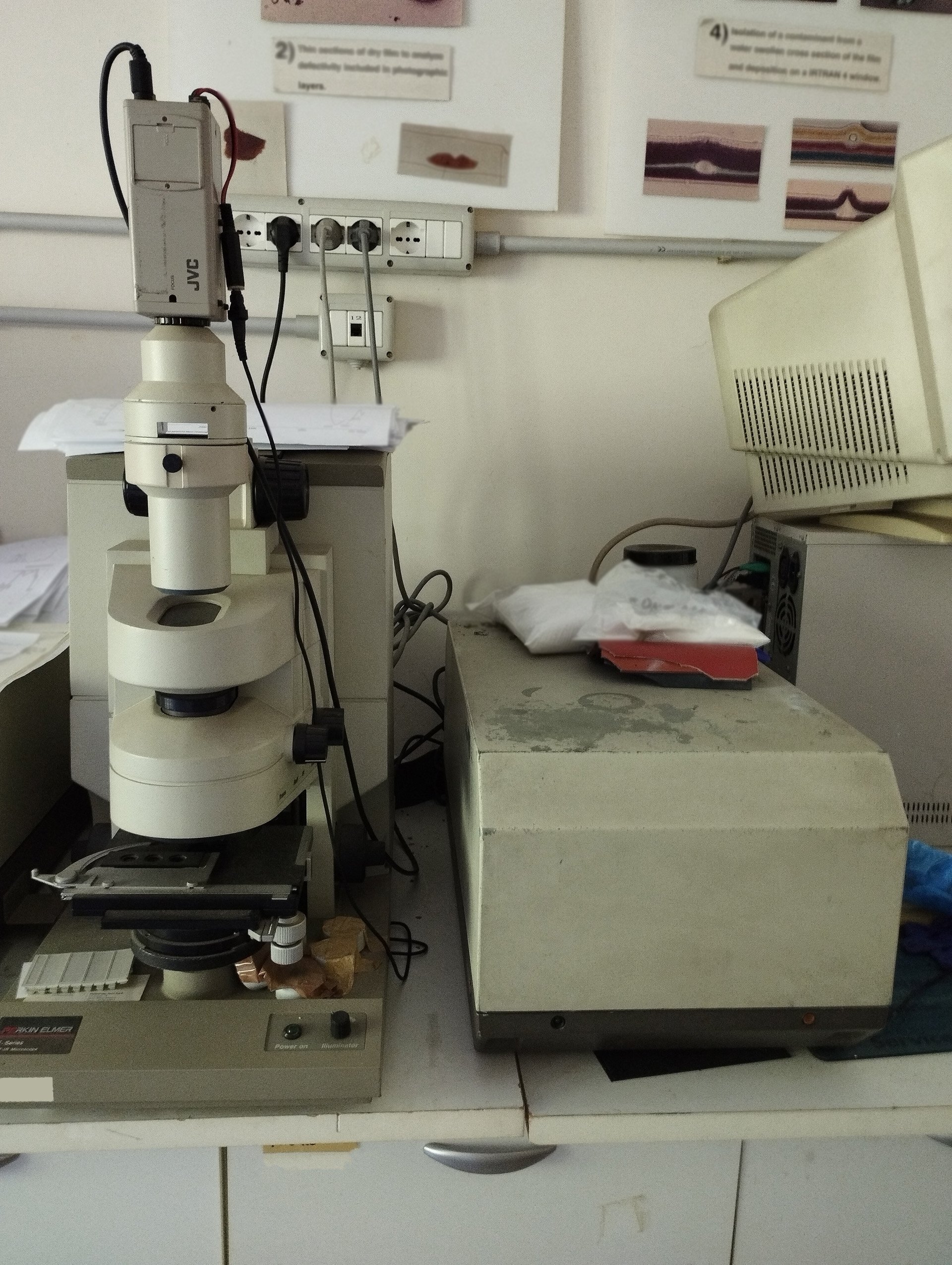 PERKIN ELMER FTIR Spectrometer Spectrometer used for sale price ...