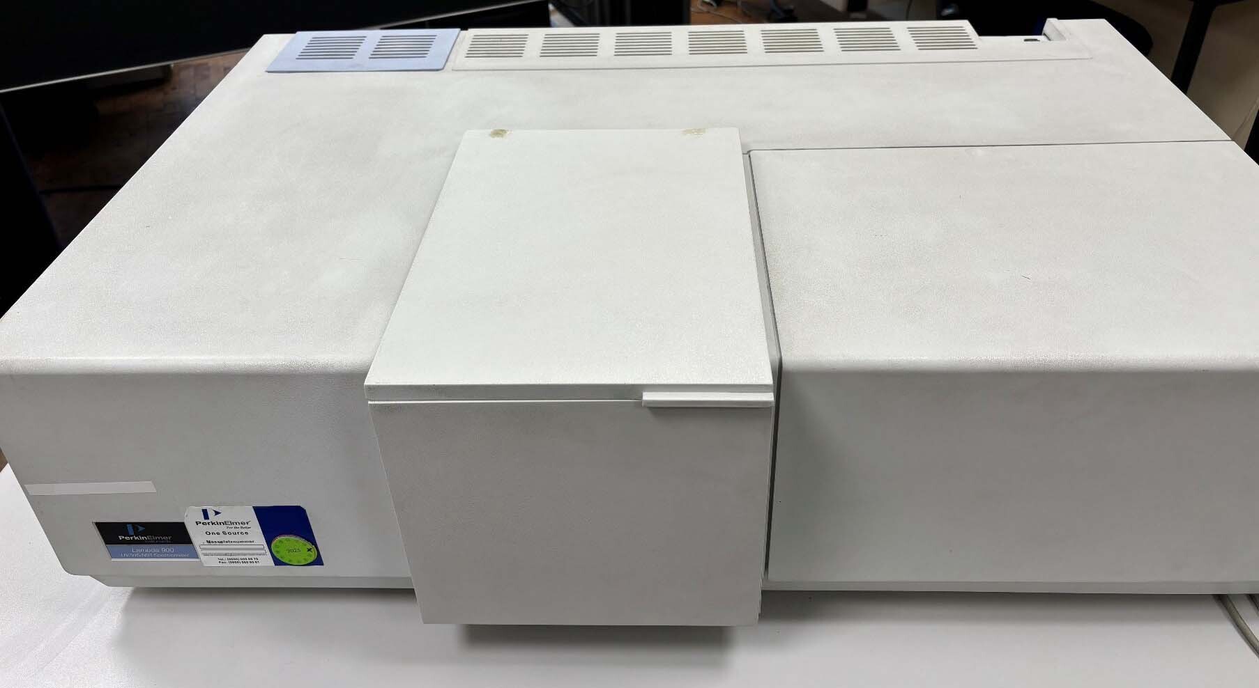 PERKIN ELMER Lambda 900 분광광도계 판매 가격 #293748407, 2002에 사용됨 > CAE에서 구매