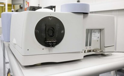 PERKIN ELMER Lambda 950 Spectrophotometer used for sale price ...