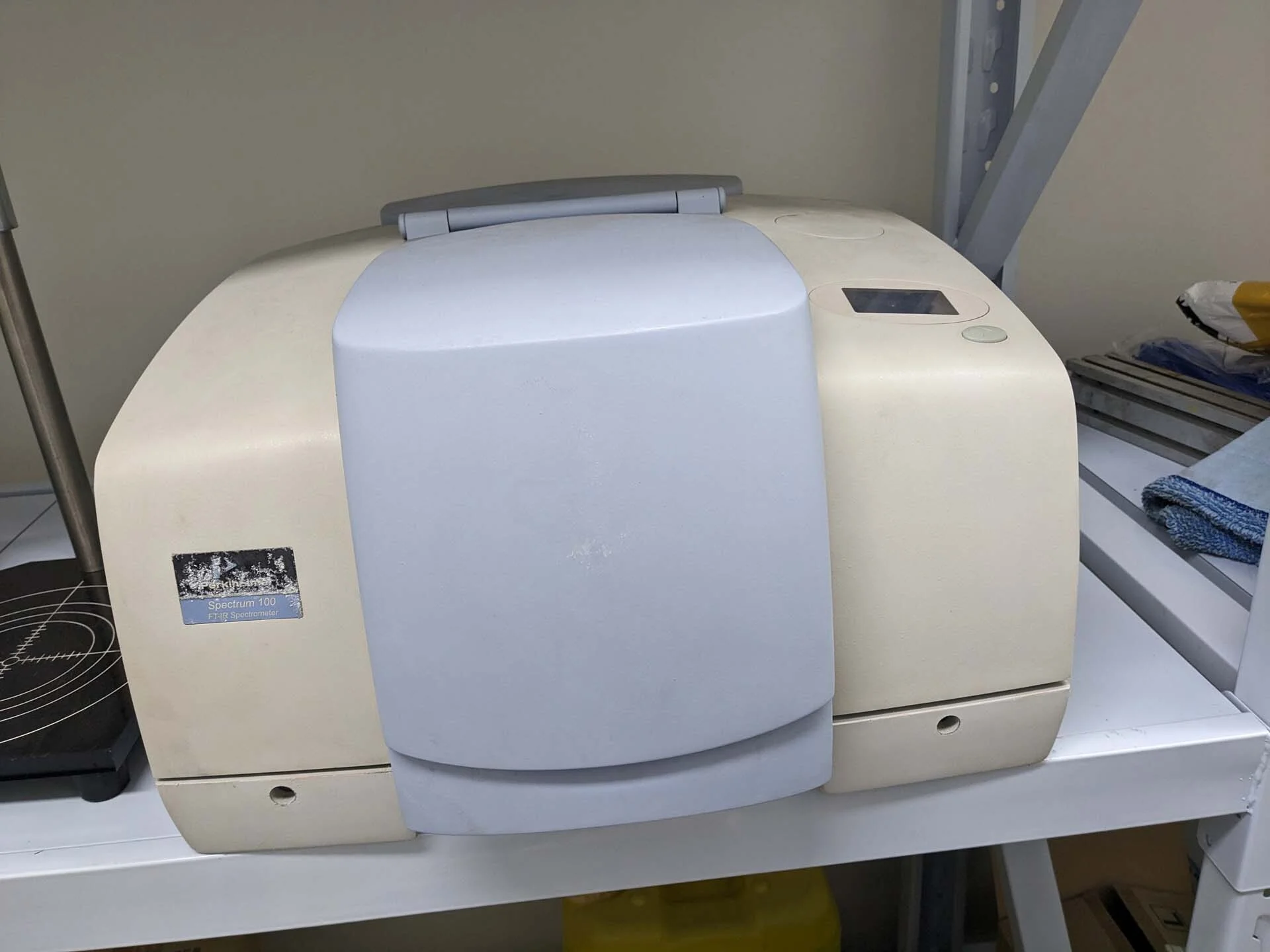 PERKIN ELMER Spectrum 100 Spectrophotometer used for sale price ...