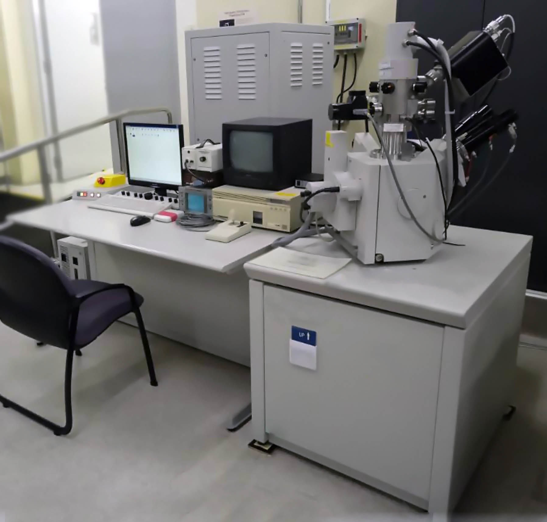 PHILIPS / FEI FIB 200 SEM used for sale price #9233562, 2000 > buy from CAE