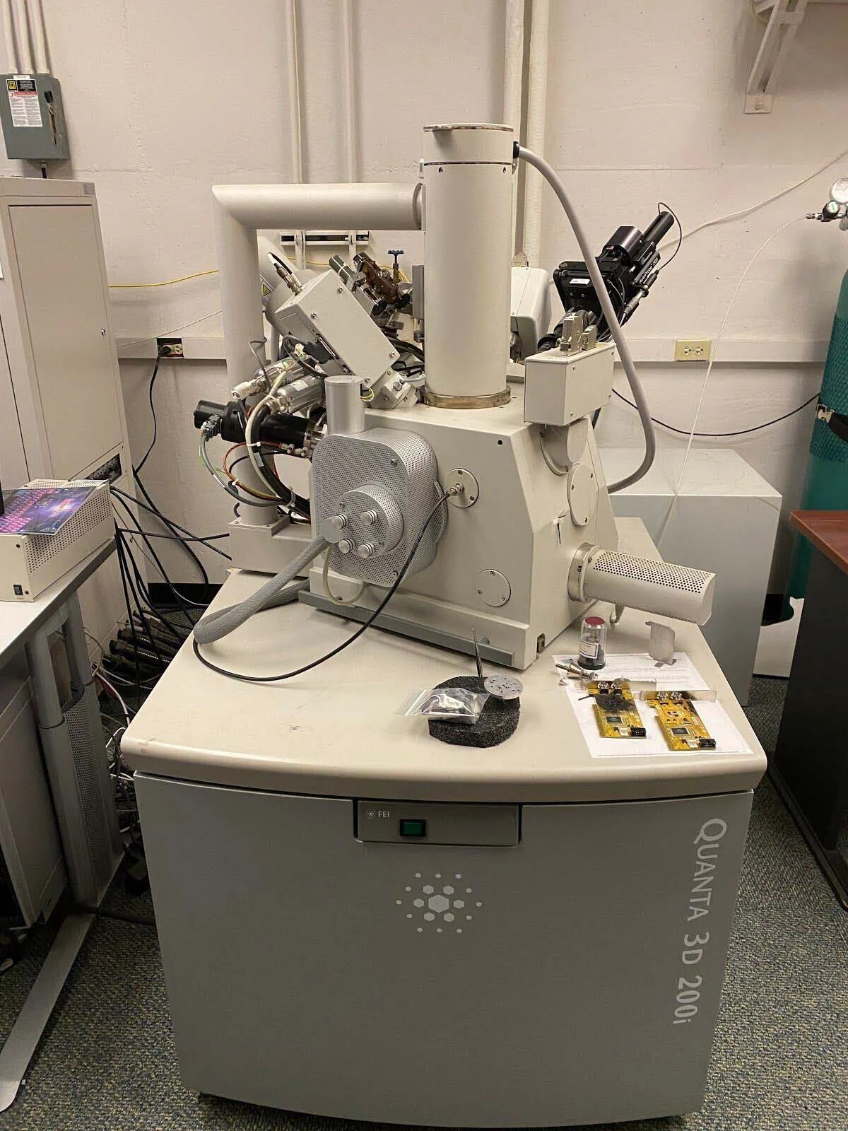 PHILIPS / FEI Quanta 200 SEM 판매 가격 #9232137에 사용됨 > CAE에서 구매