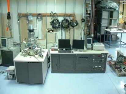PHYSICAL ELECTRONICS / PHI 660 Spectrometer used for sale price #173042 ...