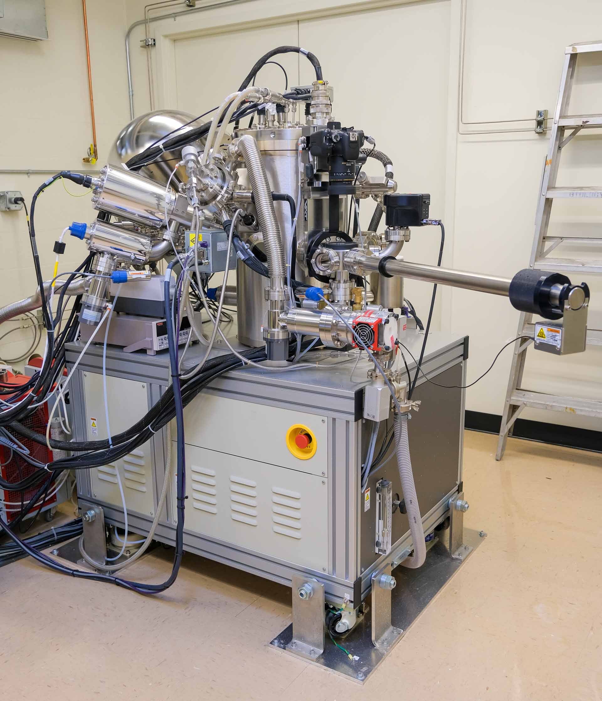 ULVAC / PHYSICAL ELECTRONICS / PERKIN ELMER PHI 5000 Versaprobe II ...