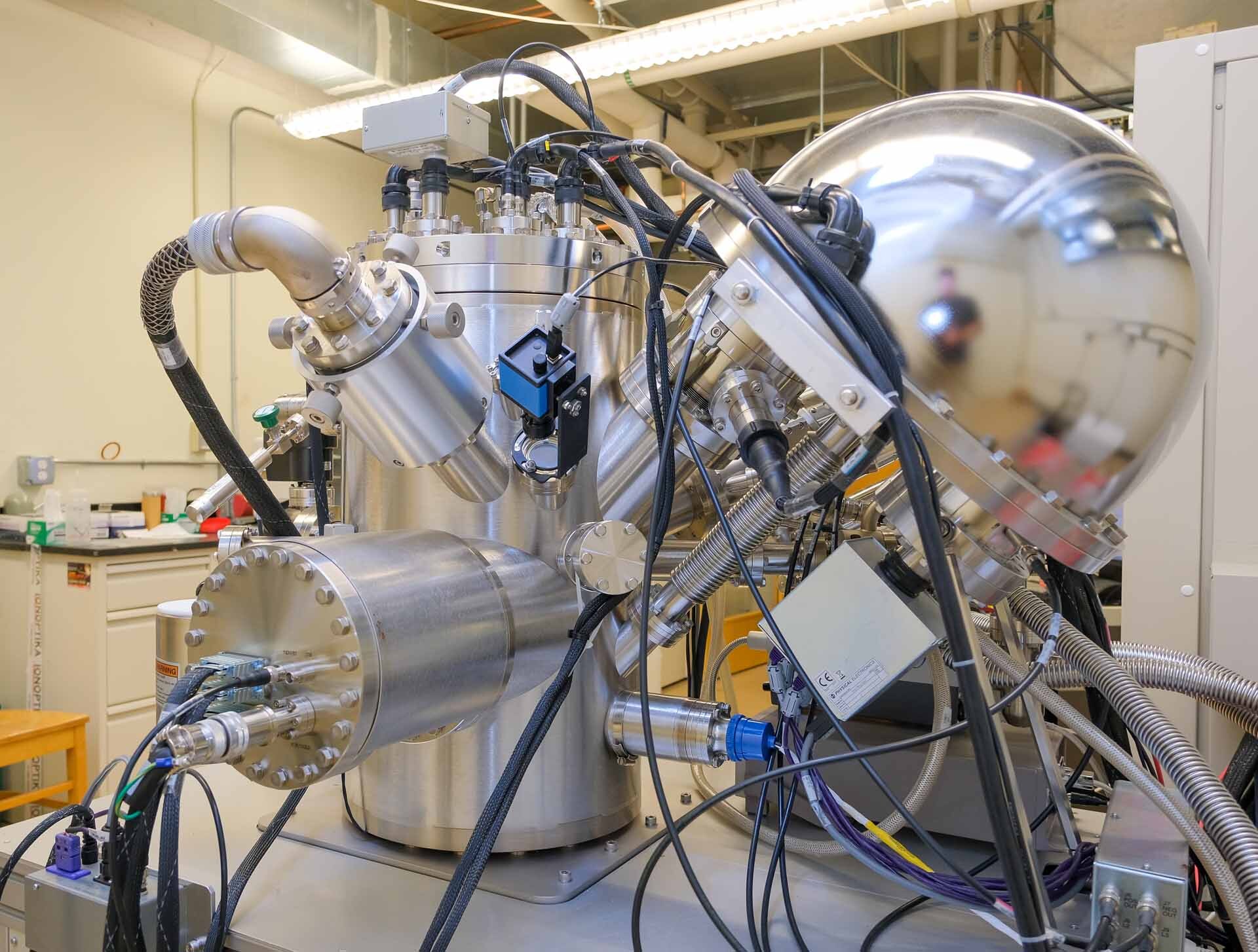 ULVAC / PHYSICAL ELECTRONICS / PERKIN ELMER PHI 5000 Versaprobe II ...