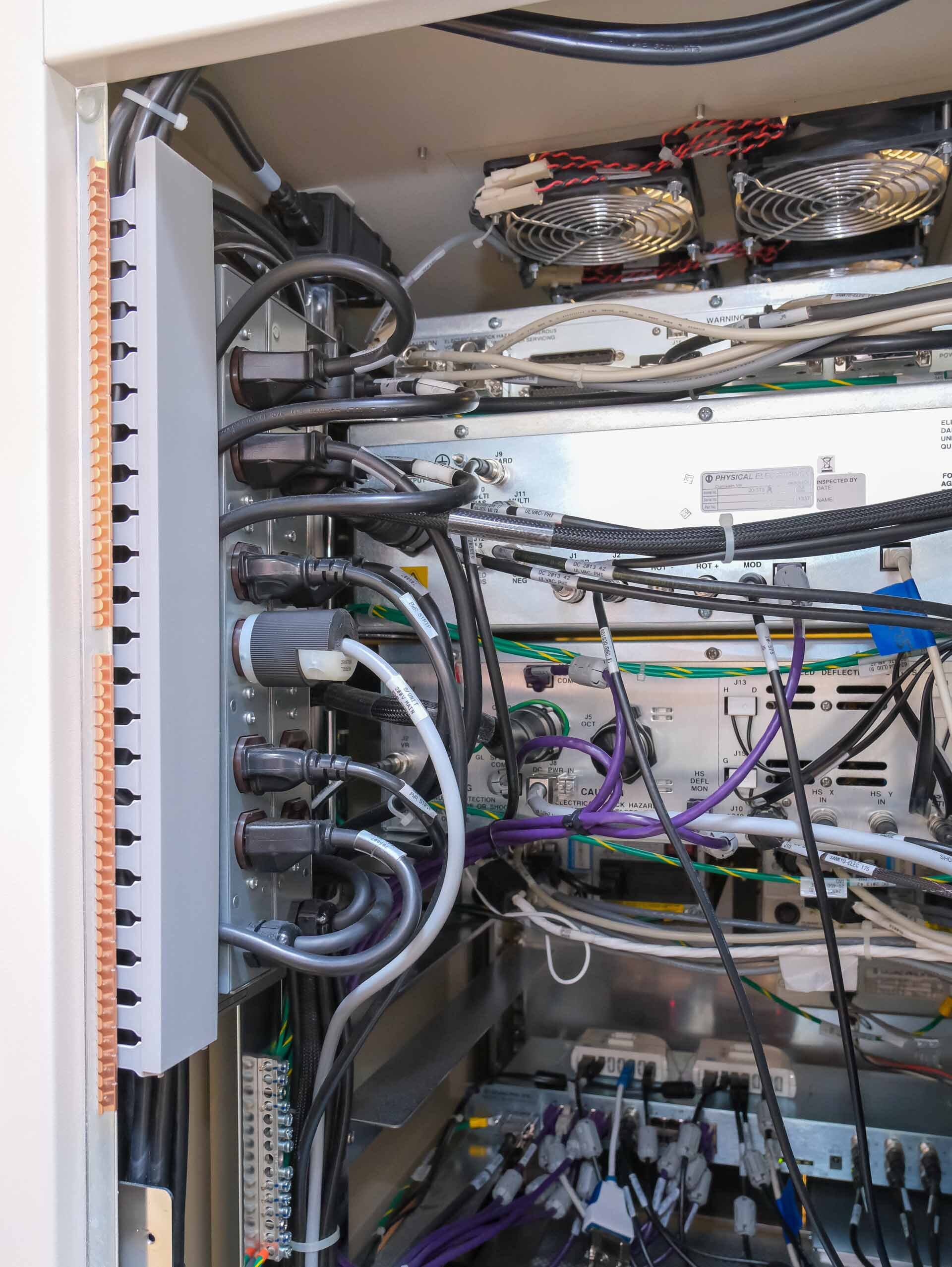 ULVAC / PHYSICAL ELECTRONICS / PERKIN ELMER PHI 5000 Versaprobe II ...