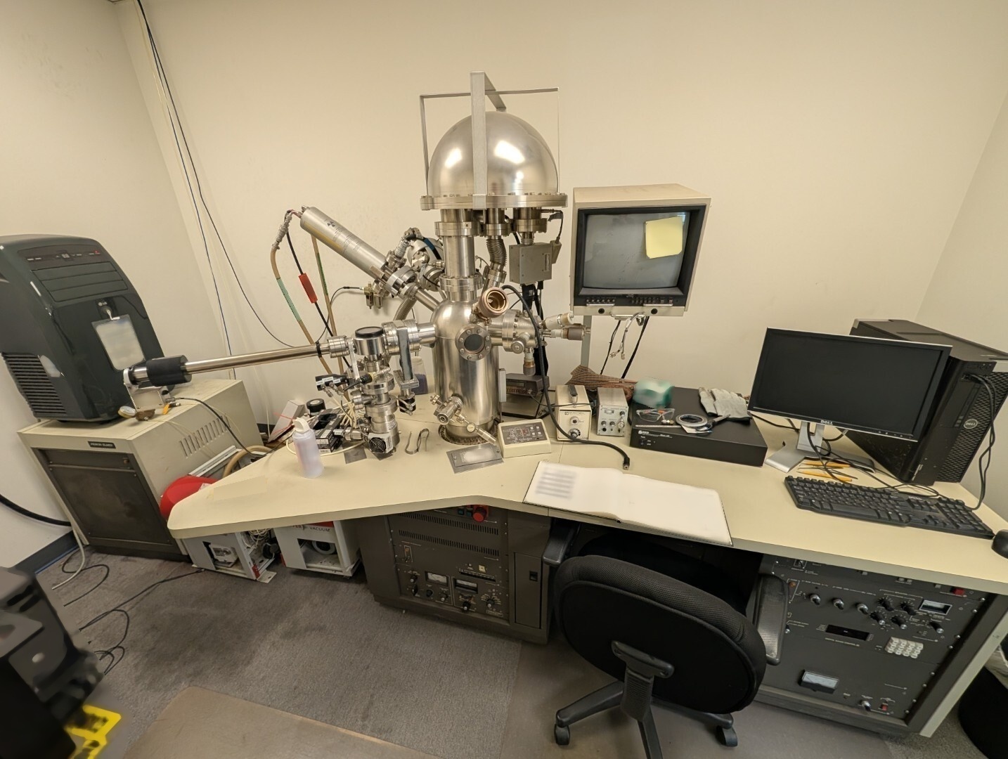 PHYSICAL ELECTRONICS / PHI XPS System X-ray Equipment used for sale ...