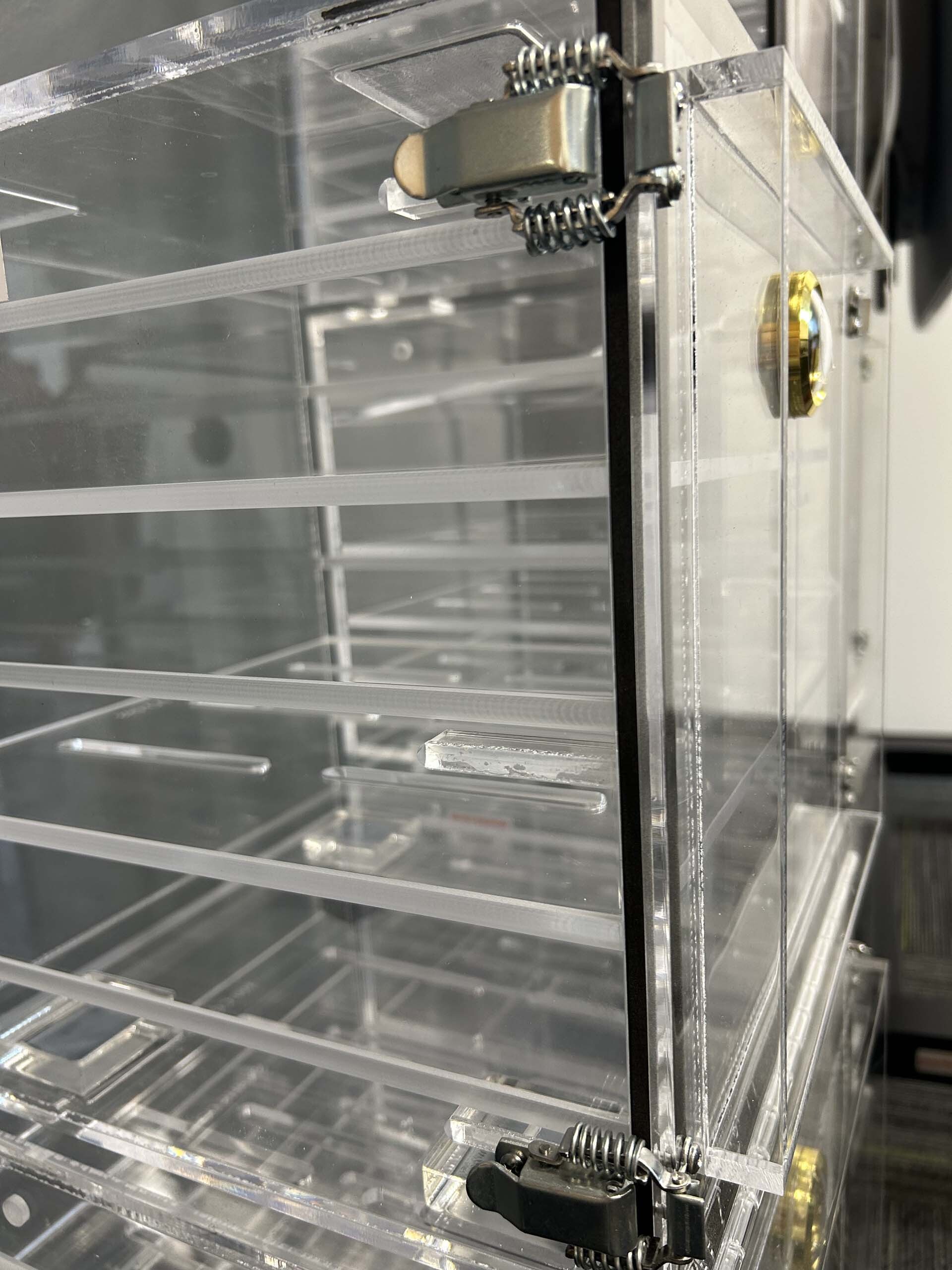 PLAS-LABS 860-CG Lab Equipment used for sale price #293807800 > buy ...