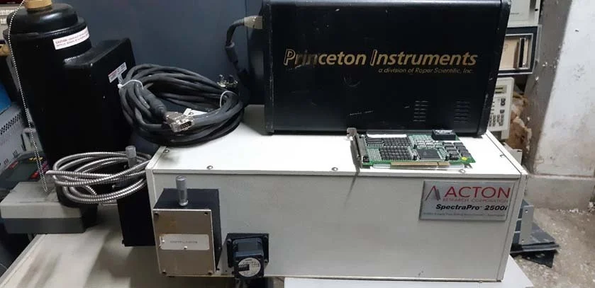 PRINCETON INSTRUMENTS / ACTON RESEARCH SpectraPro 2500i 分光計 はセール価格 ...