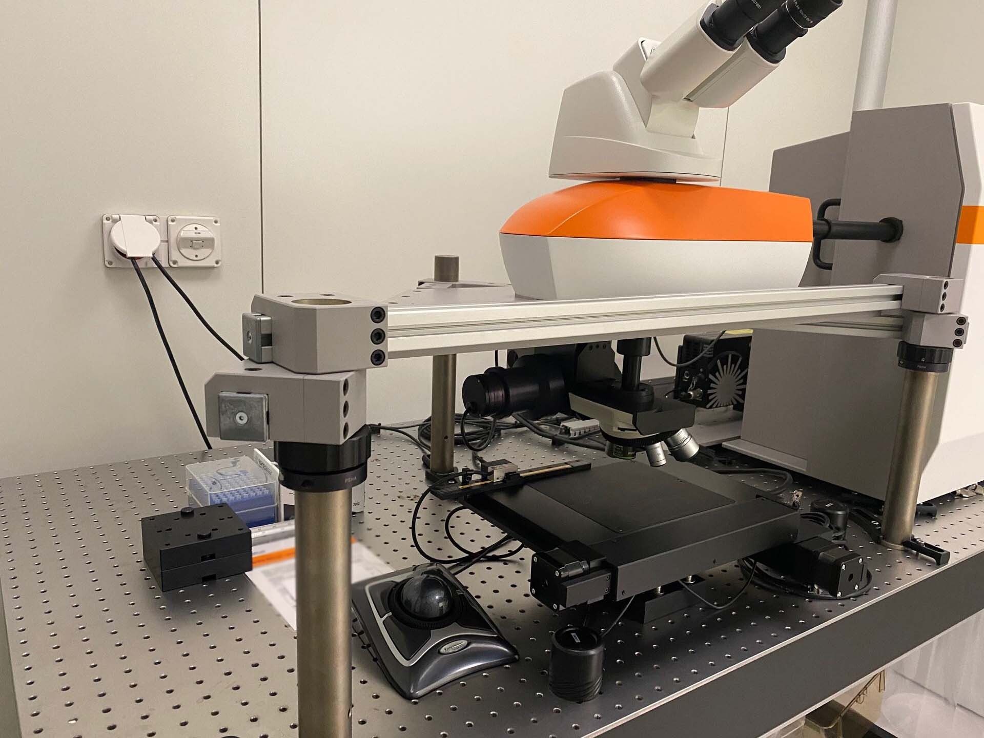 RENISHAW inVia Raman Microscope used for sale price #9398648, 2015 ...